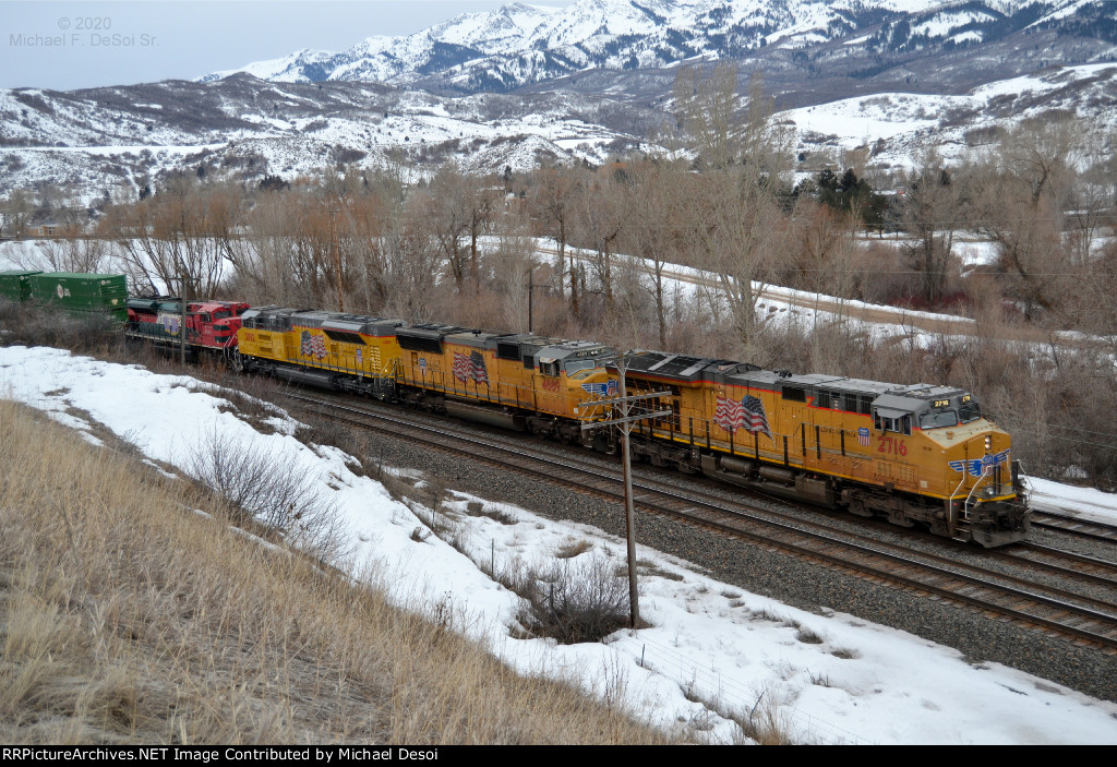 UP #2716, 4889, 3092, FXE #4095 (ET-44AH, SD-70M, SD-70ACET-4*, Sd-70ACE) head a westbound stack ...